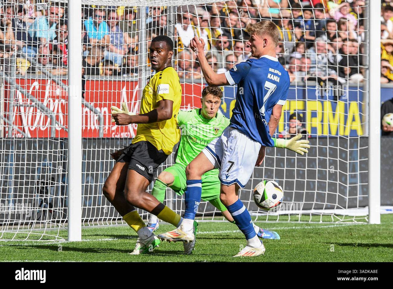 Aachen, Deutschland. 05th Apr, 2025. v.li.: Salomon Patrick Amougou ...