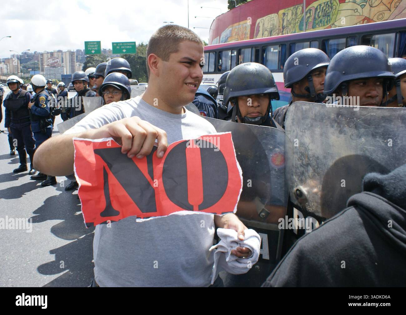 15/01/2009) Protesta de los estudiantes por la enmienda de artÍculos de ...