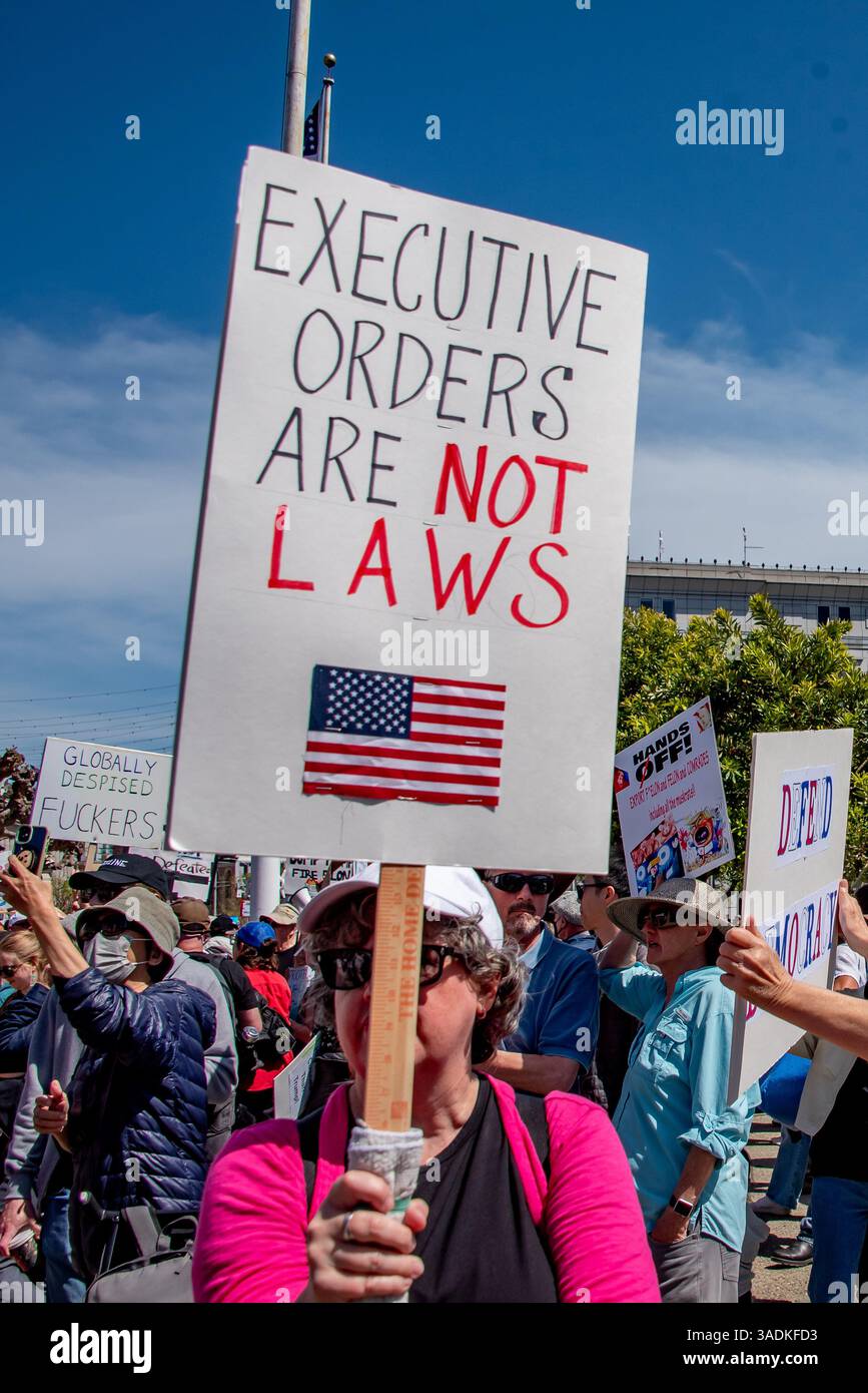 Trump sign executive orders hi-res stock photography and images - Alamy
