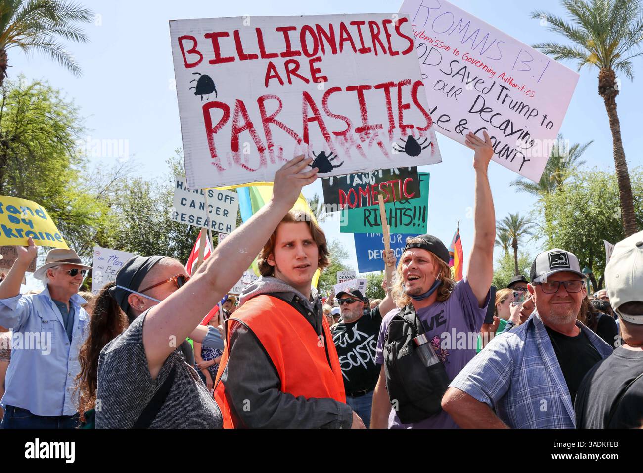 Phoenix, USA. 05th Apr, 2025. A pro-Trump counter protester tries to ...