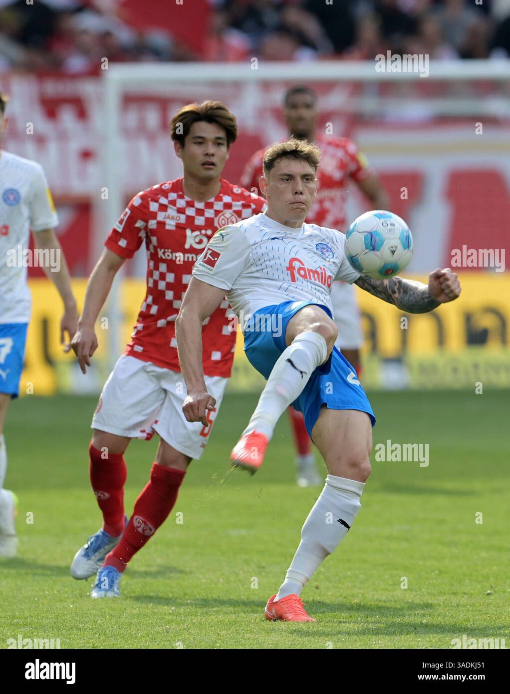 Mainz, Deutschland. 05th Apr, 2025. Sano. (hi). gegen. Nicolai Remberg ...