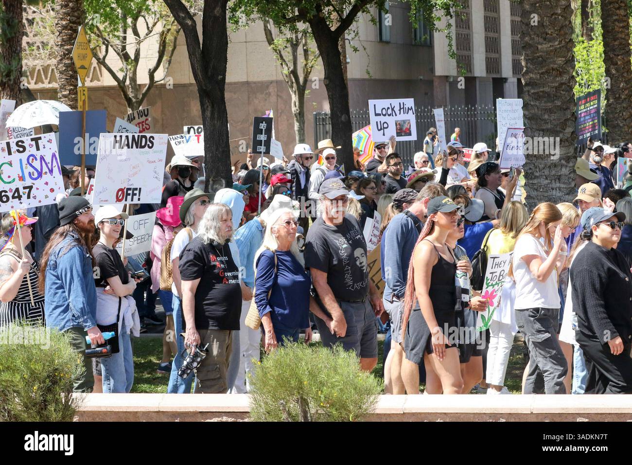 Phoenix, USA. 05th Apr, 2025. Over 1,000 people gather for the Nation ...