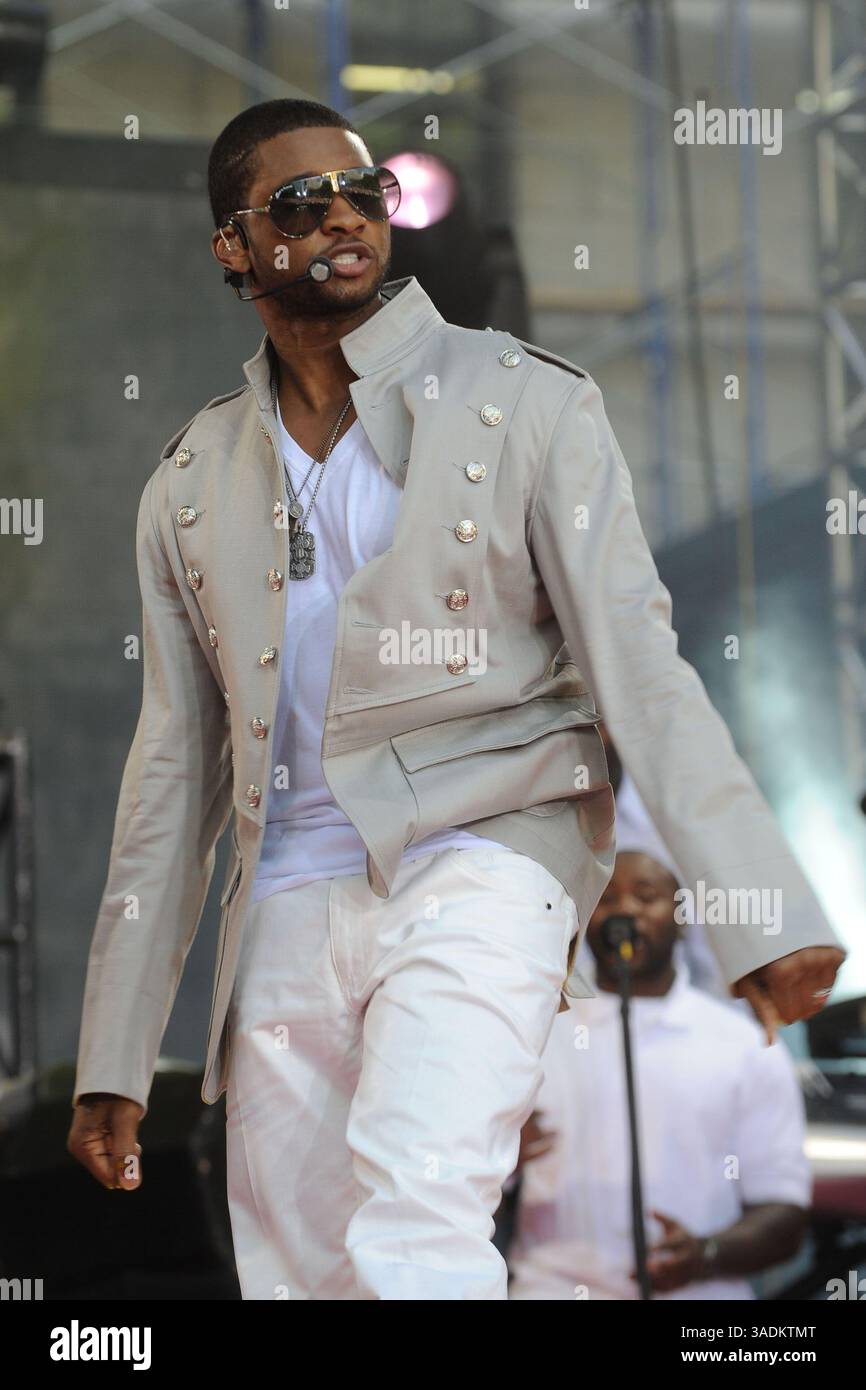 May 30, 2008 New York City .Singer Usher performs on 'Good Morning ...
