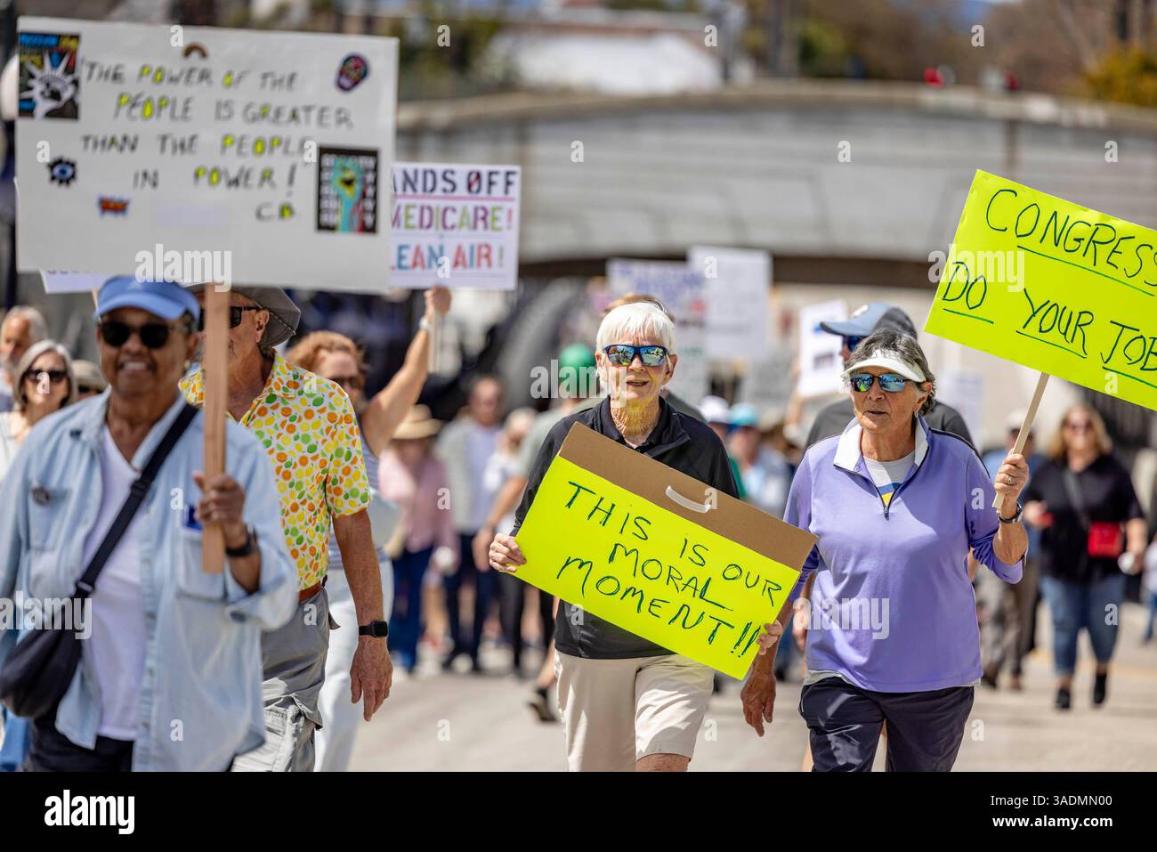 Santa Barbara, USA. 05th Apr, 2025. Thousands of Santa Barbarians march ...