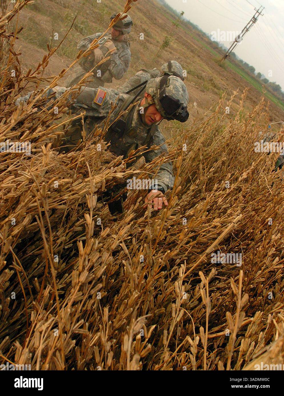 Nov 22, 2005; Bayji, IRAQ; Second Lt. IAN PITKIN searches a large ...
