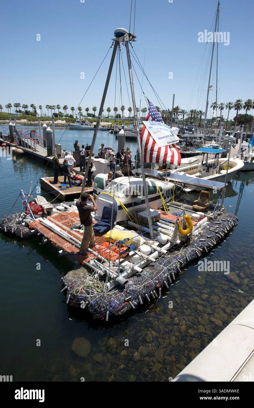 Jun 03, 2008 - Long Beach, California, USA - A two-man crew MARCUS ...