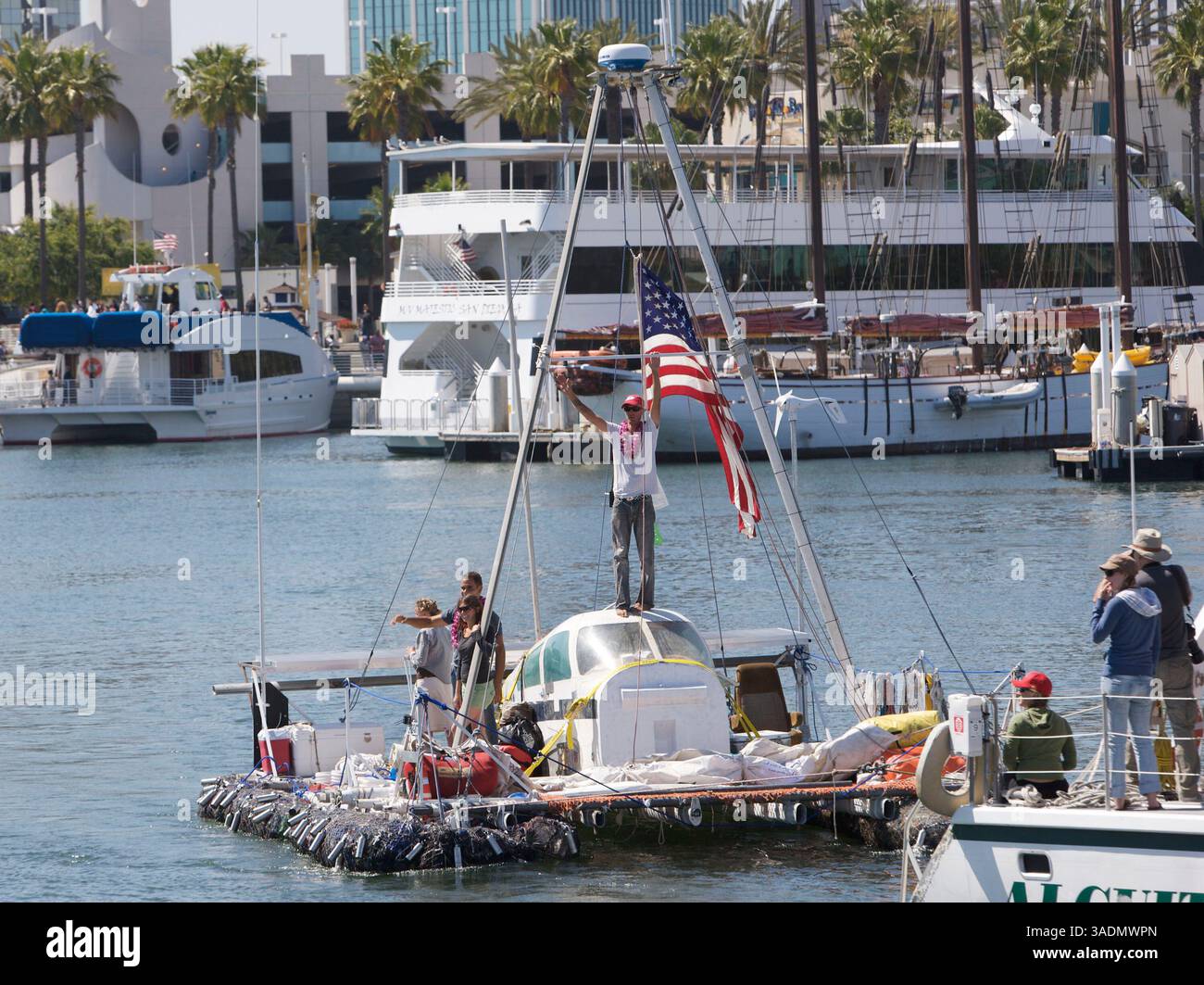 Jun 03, 2008 - Long Beach, California, USA - A two-man crew MARCUS ...