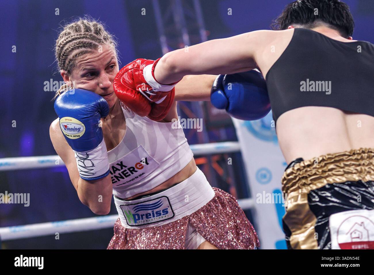 Potsdam, Germany. 05th Apr, 2025. Boxing: WBC, WBA, WBO, IBF World Atomweight Championship ...