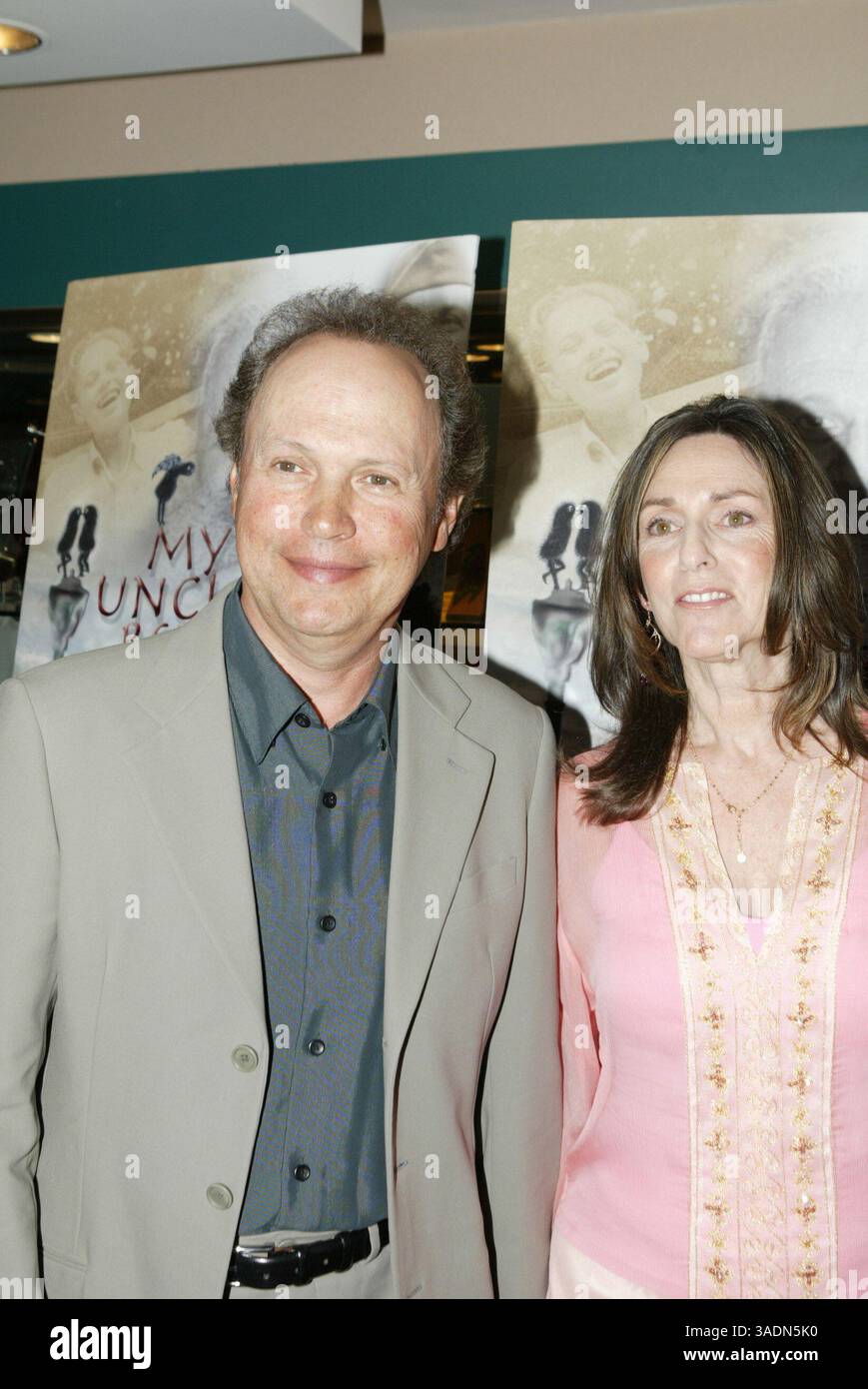 Jul 20, 2004; Los Angeles, CA, USA; Actor BILLY CRYSTAL with wife ...