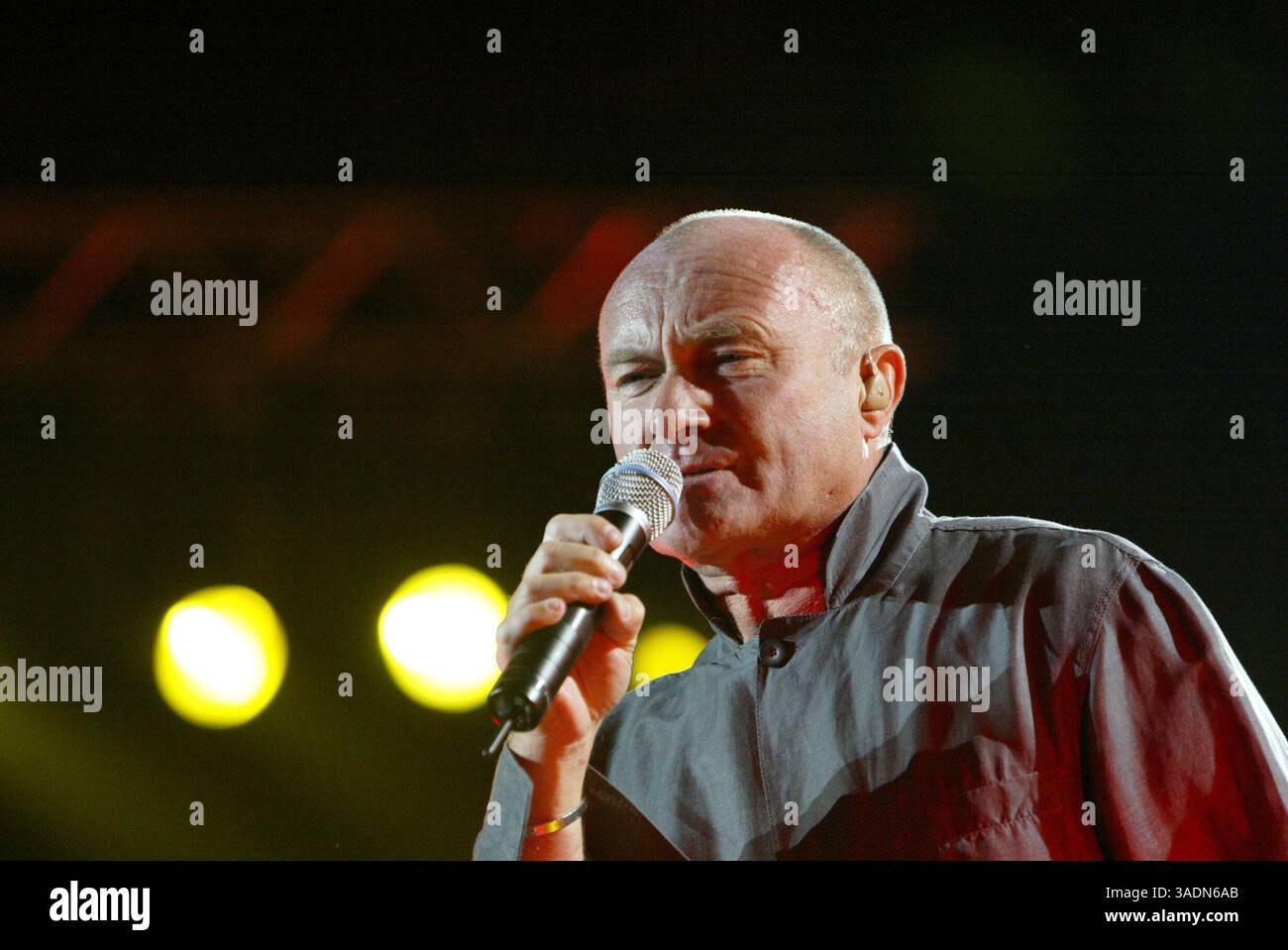 Aug 31, 2004; Los Angeles, CA, USA; Singer/musician PHIL COLLINS ...