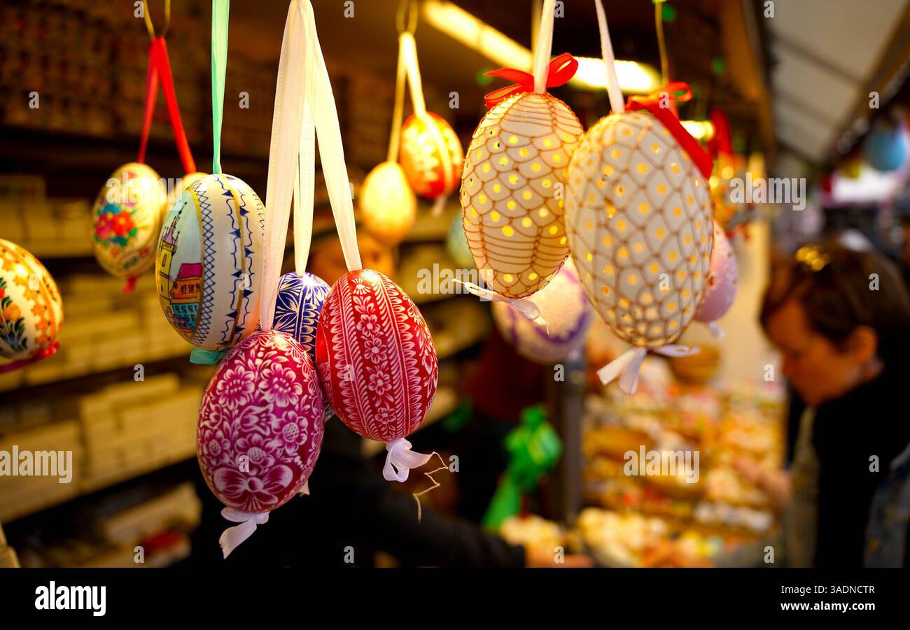 (250406) -- PRAGUE, April 6, 2025 (Xinhua) -- Easter eggs are seen at ...