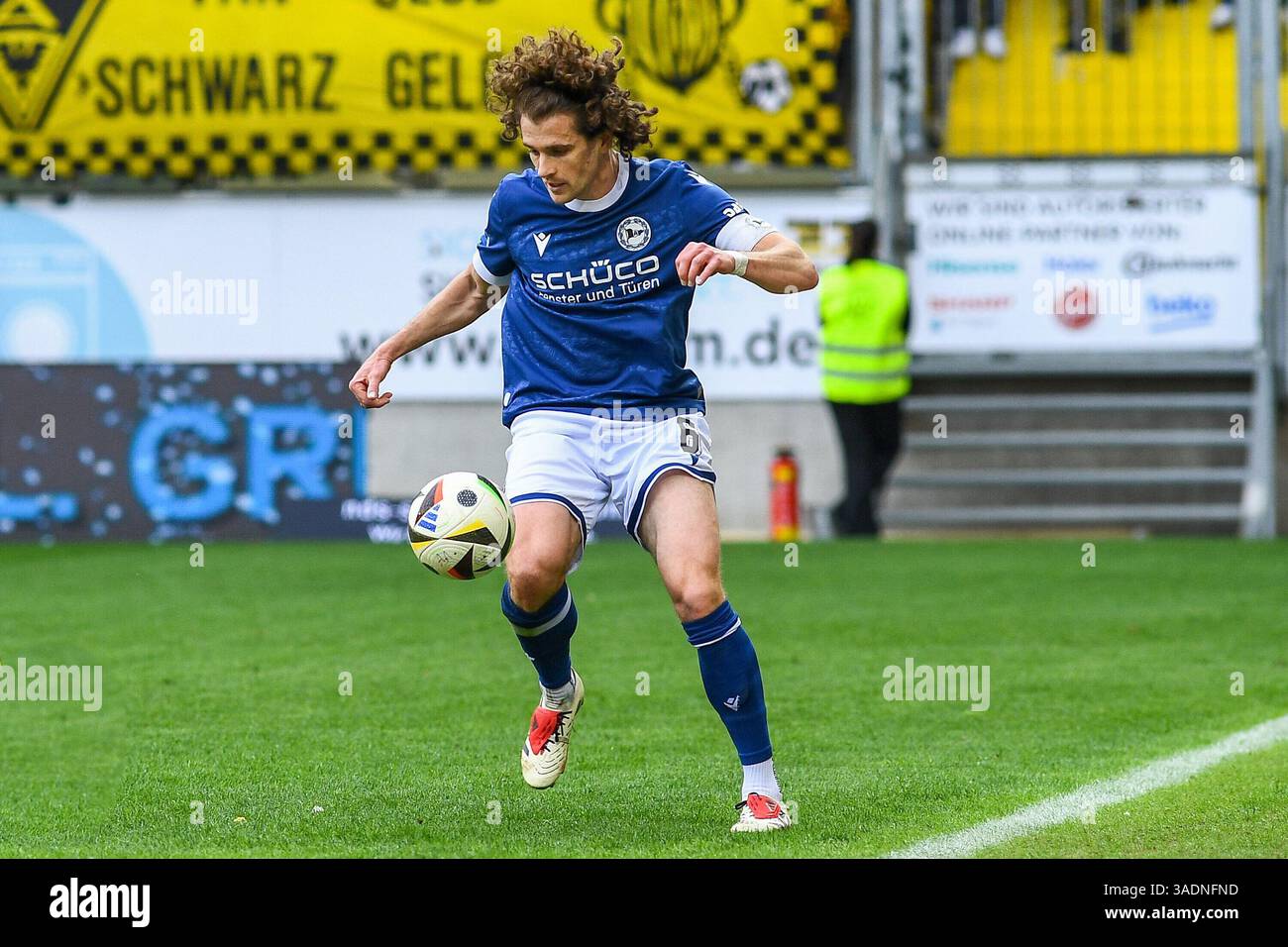 Aachen, Deutschland. 05th Apr, 2025. Mael Corboz (Bielefeld, 6) am Ball, Spielszene, Freisteller ...