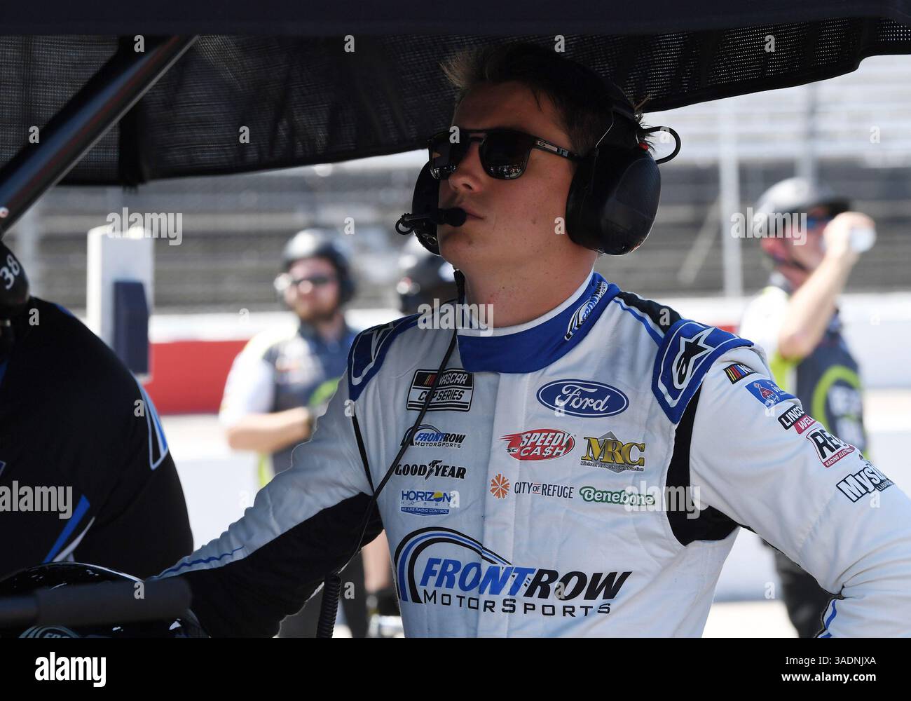 DARLINGTON, SC - APRIL 05: Zane Smith (#38 Front Row Motorsports Long ...
