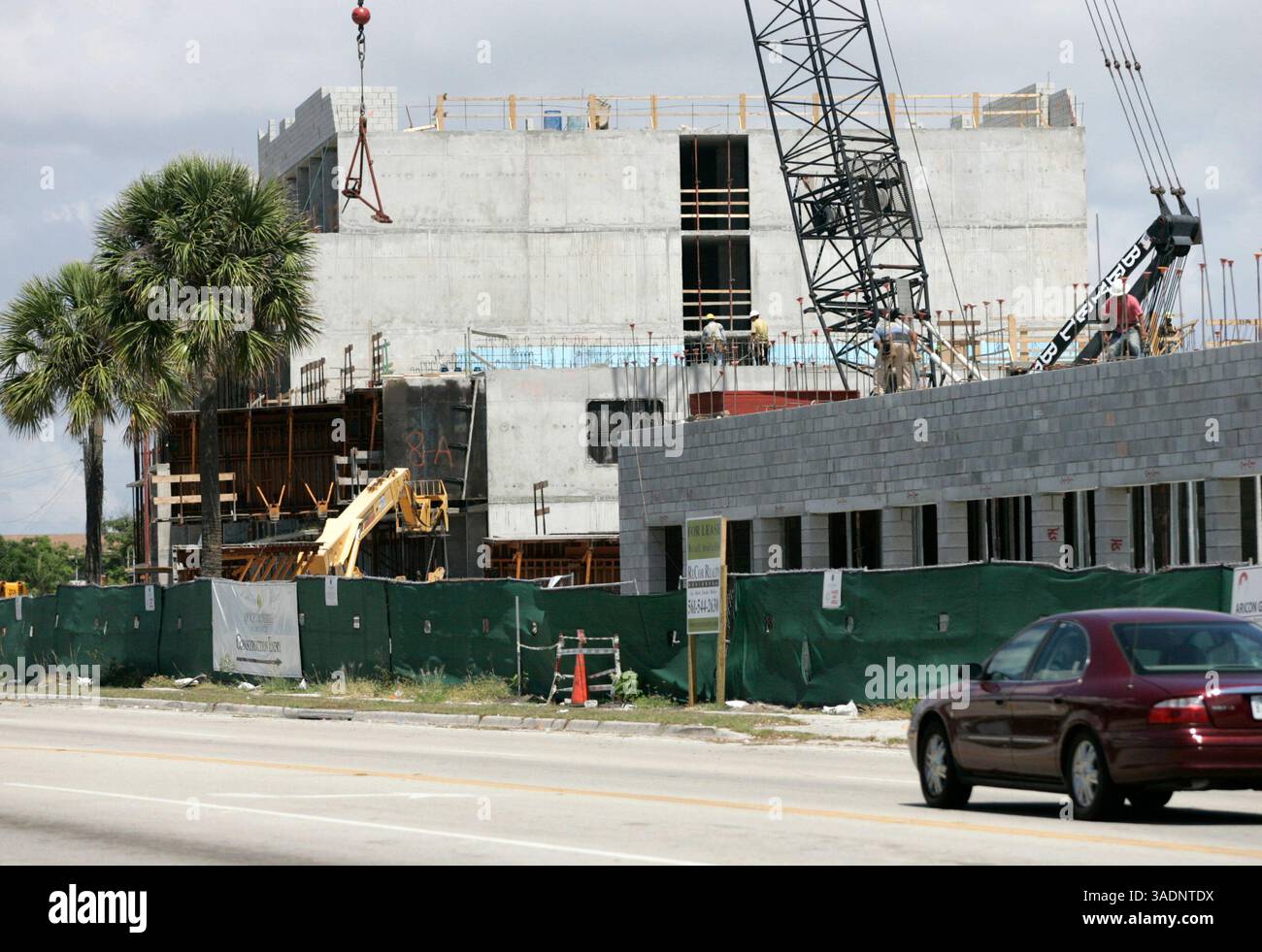 0053767A.npb construction2 0618 photo by ELIZA GUTIERREZ/Staff ...
