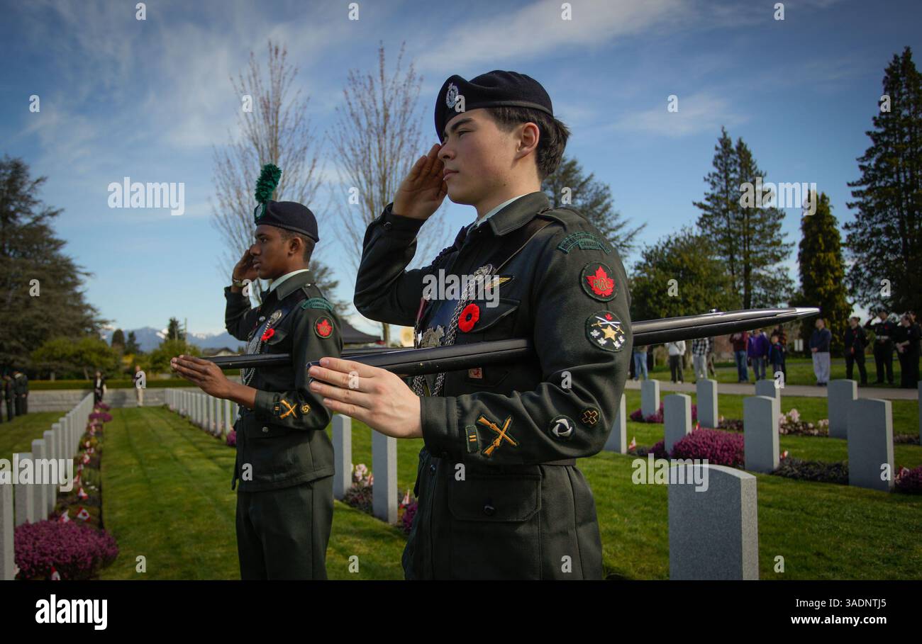 (250406) -- VANCOUVER, April 6, 2025 (Xinhua) -- Army cadets salute ...