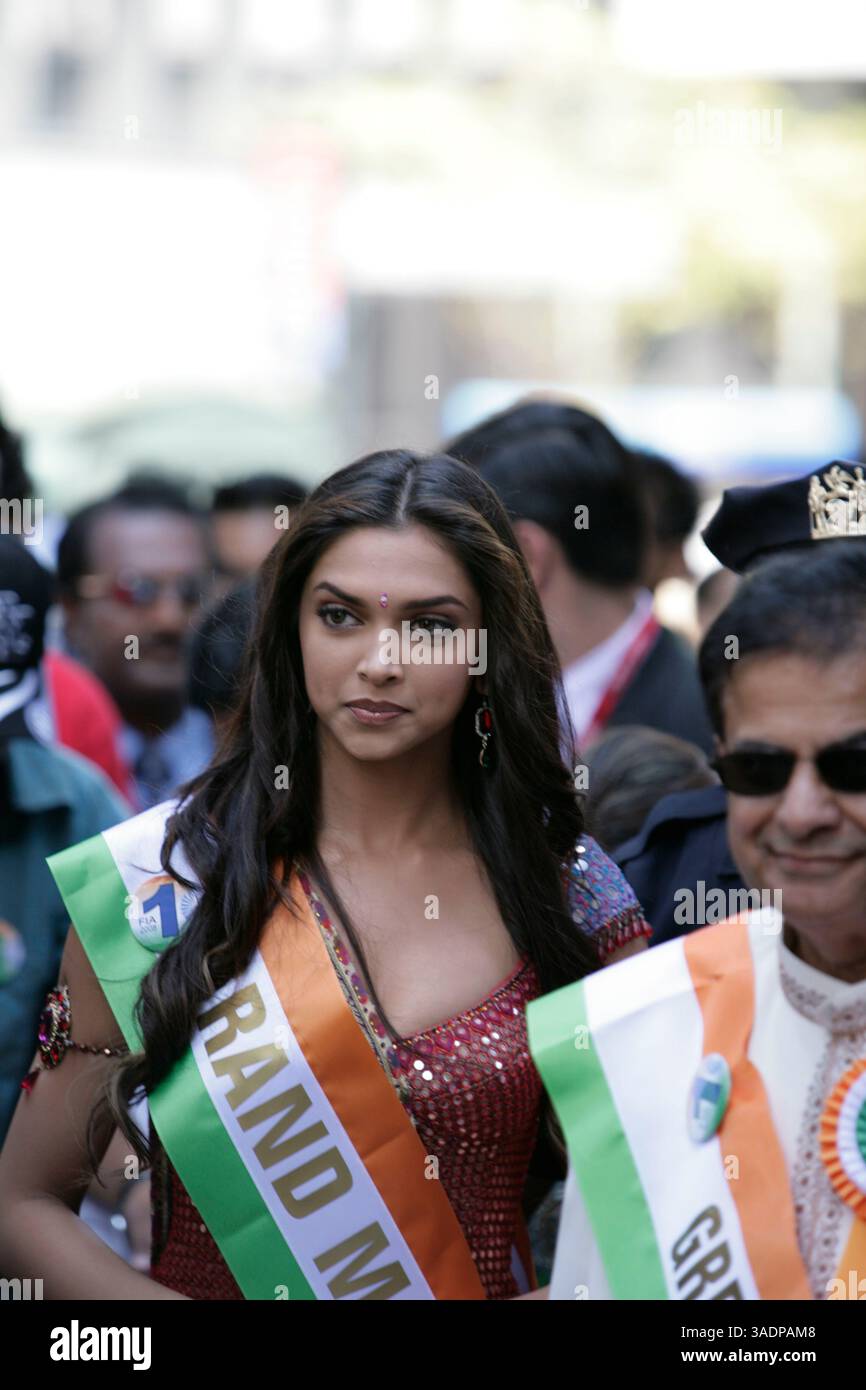Aug 17, 2008 - New York, New York, USA - Thousands participate and watch the Annual Indian ...
