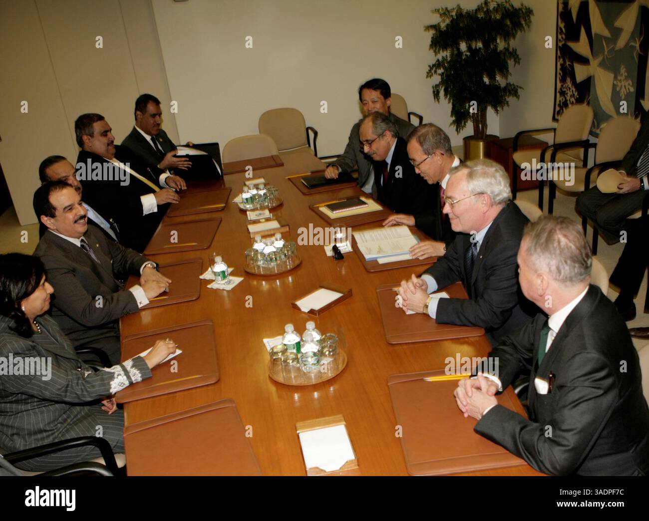 New York - USA - November 11 2008 - Secretary-General with His Majesty ...