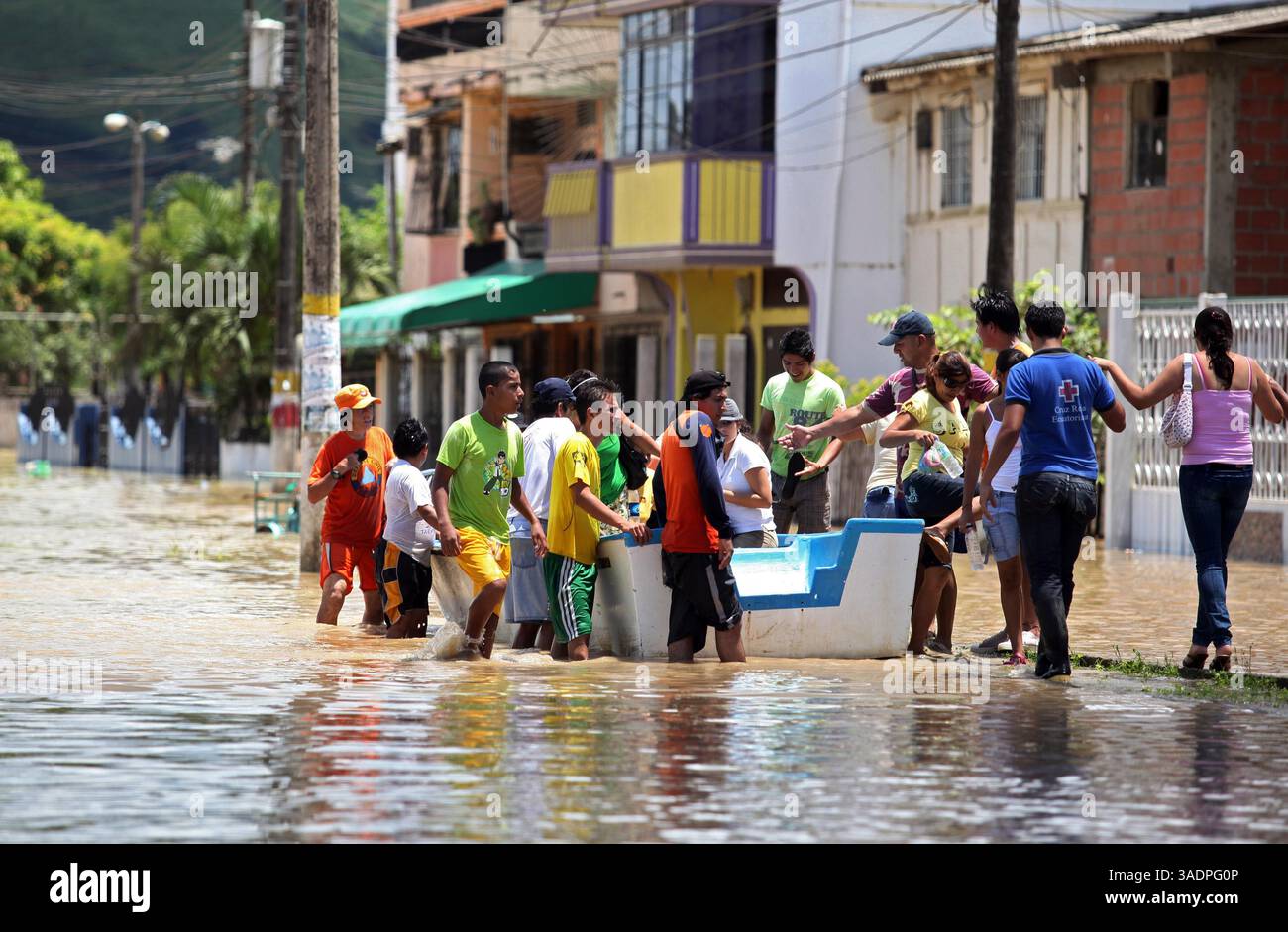 Ayuda a personas hi-res stock photography and images - Alamy