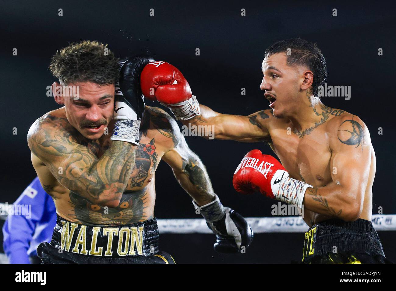 Newcastle, Australia. 06th Apr, 2025. Isaias Sette (R) throws a punch ...