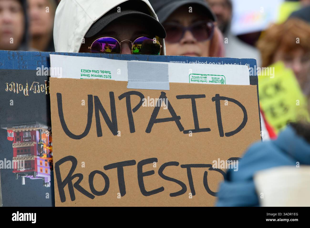 Toledo, Ohio, USA. 5th Apr, 2025. Over 4,000 protestors cross the Craig ...