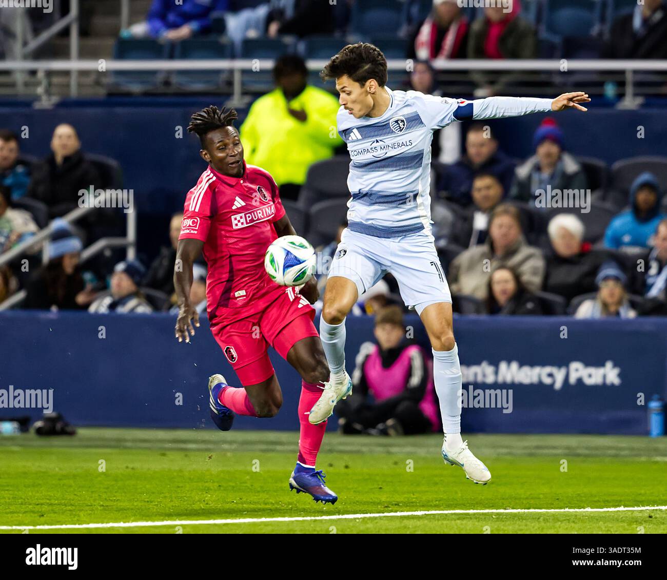 Kansas City, Kansas, USA. 5th Apr, 2025. Sporting KC forward DÃ NIEL ...