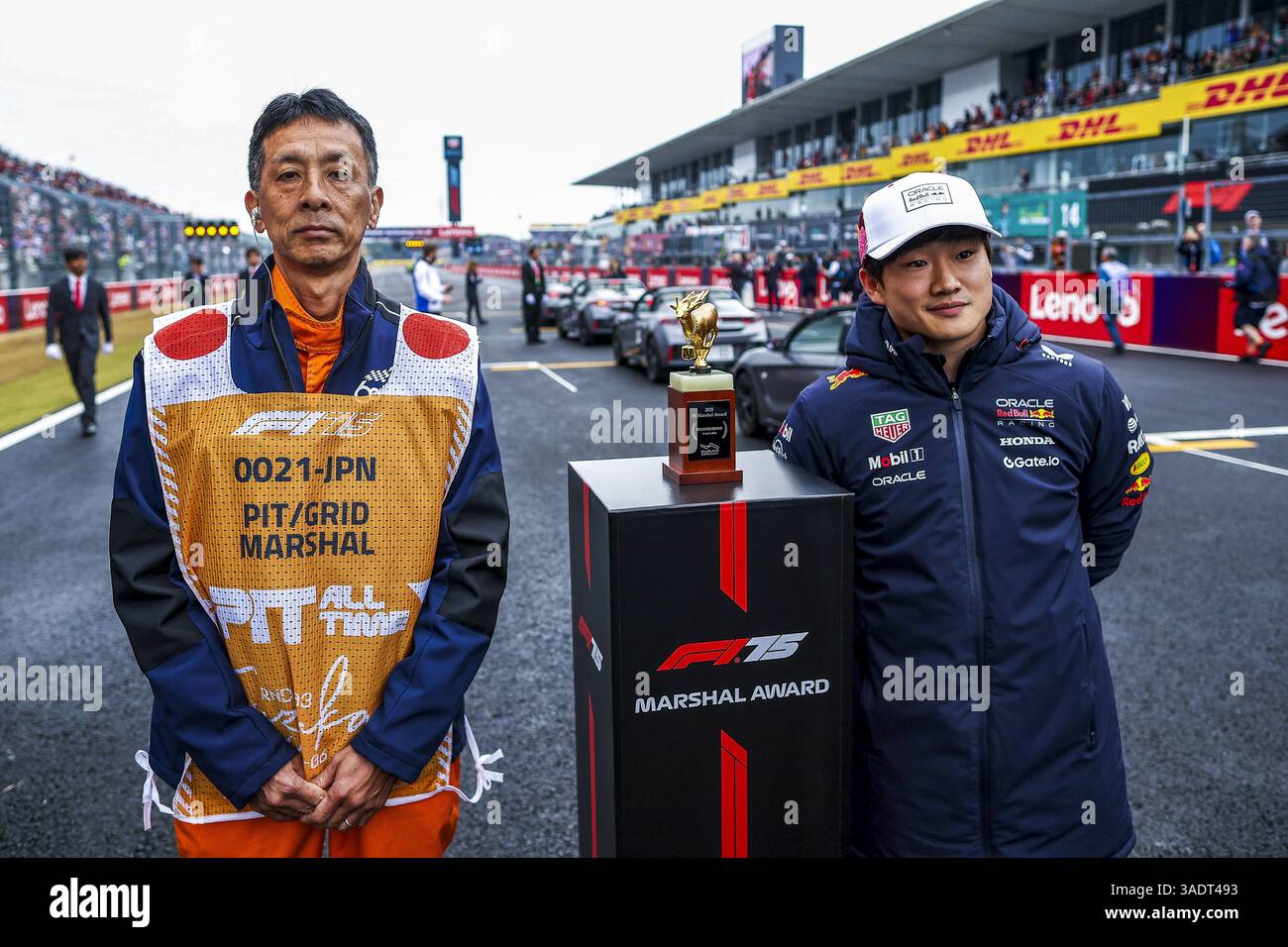 F1 marshall award and TSUNODA Yuki (jap), Red Bull Racing RB21 ...