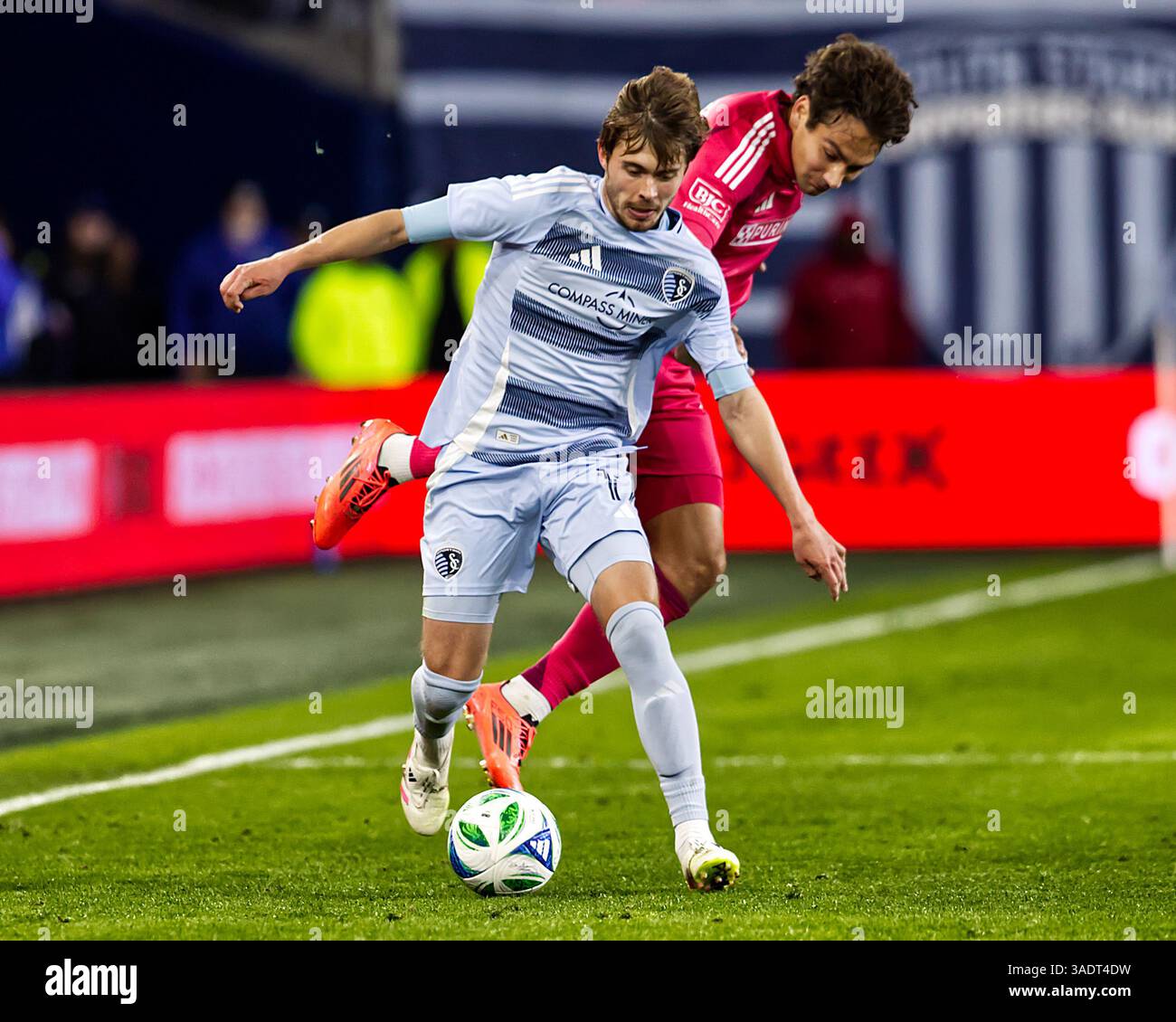 Kansas City, Kansas, USA. 5th Apr, 2025. Sporting KC midfielder JACOB ...