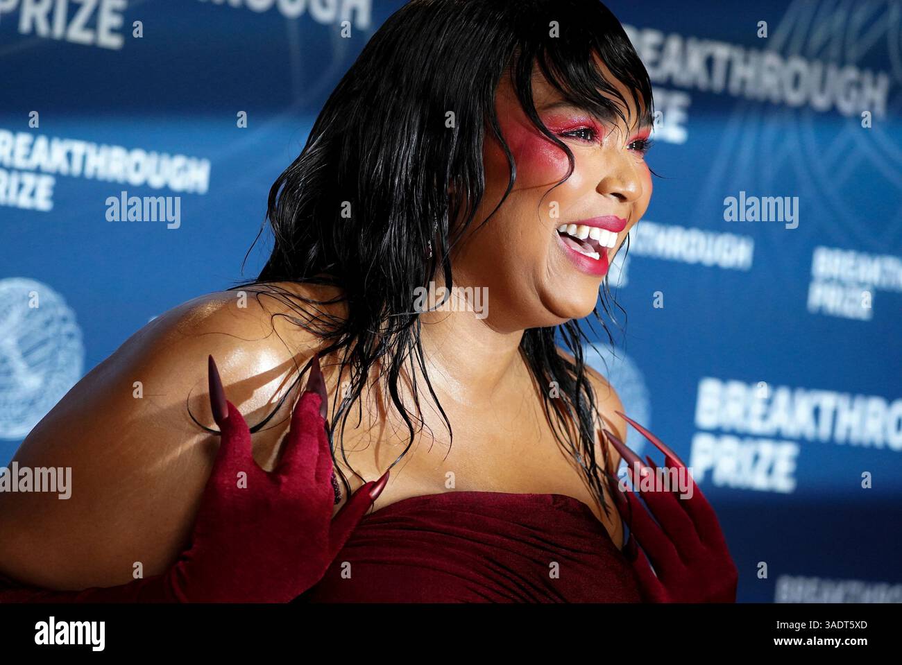 Lizzo arrives at the 11th Breakthrough Prize Ceremony on Saturday ...