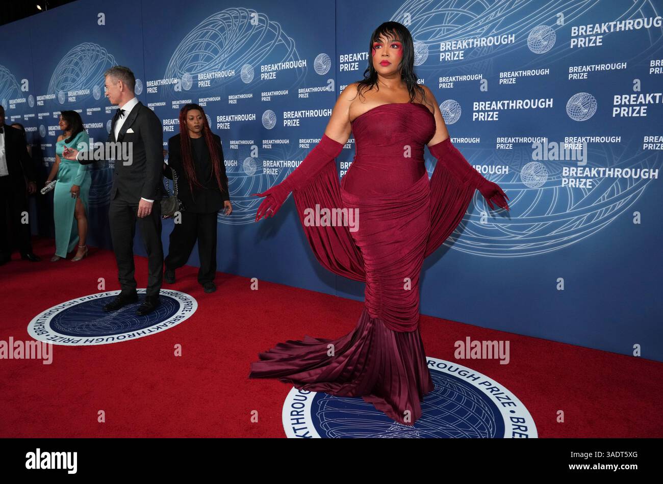 Lizzo arrives at the 11th Breakthrough Prize Ceremony on Saturday ...