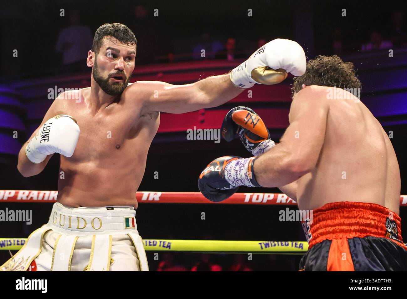 Las Vegas, USA.April 5, 2025: (L-R) Heavyweight Guido Vianello punches ...