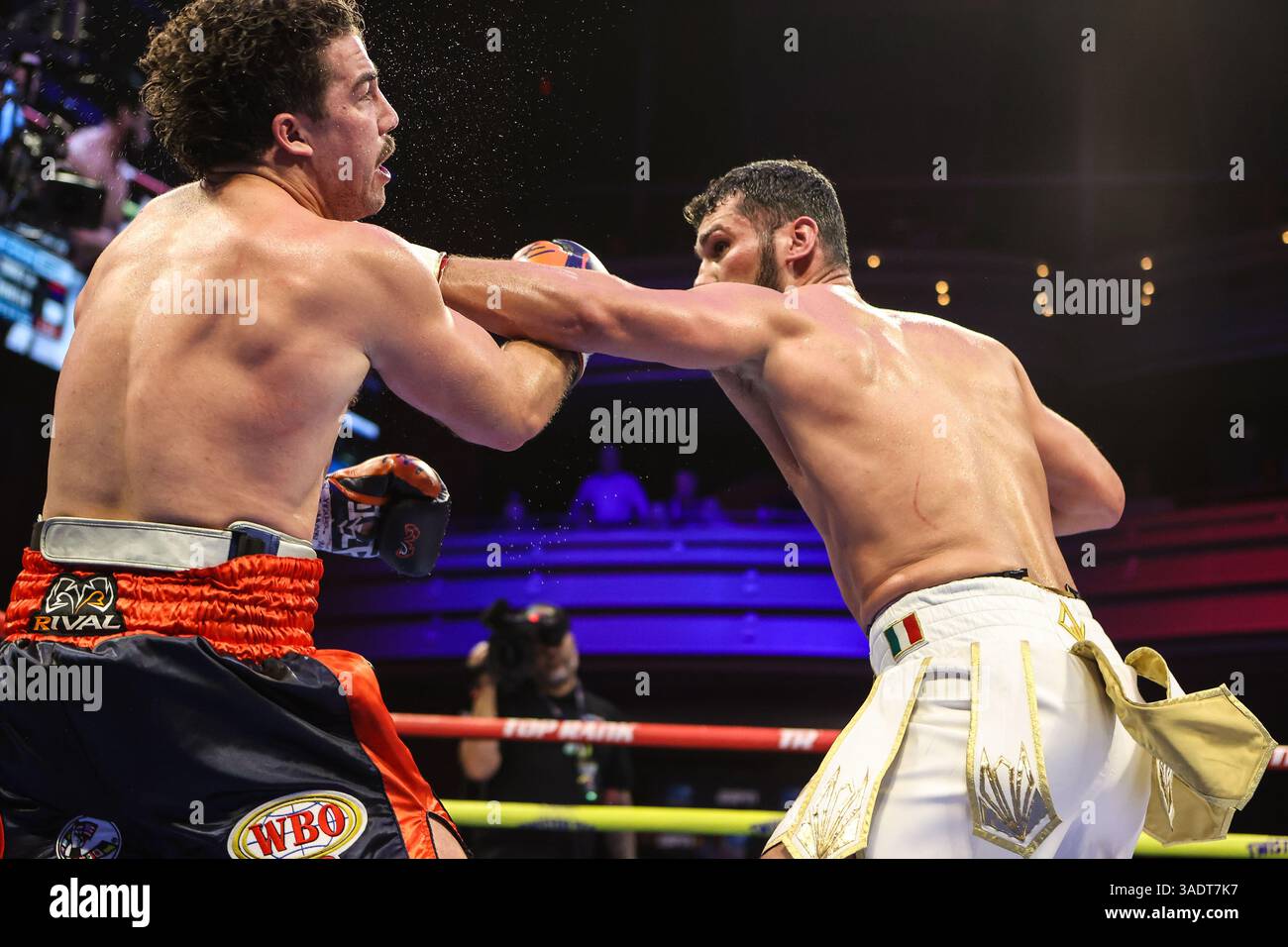 Las Vegas, USA.April 5, 2025: (R-L) Heavyweight Guido Vianello punches ...