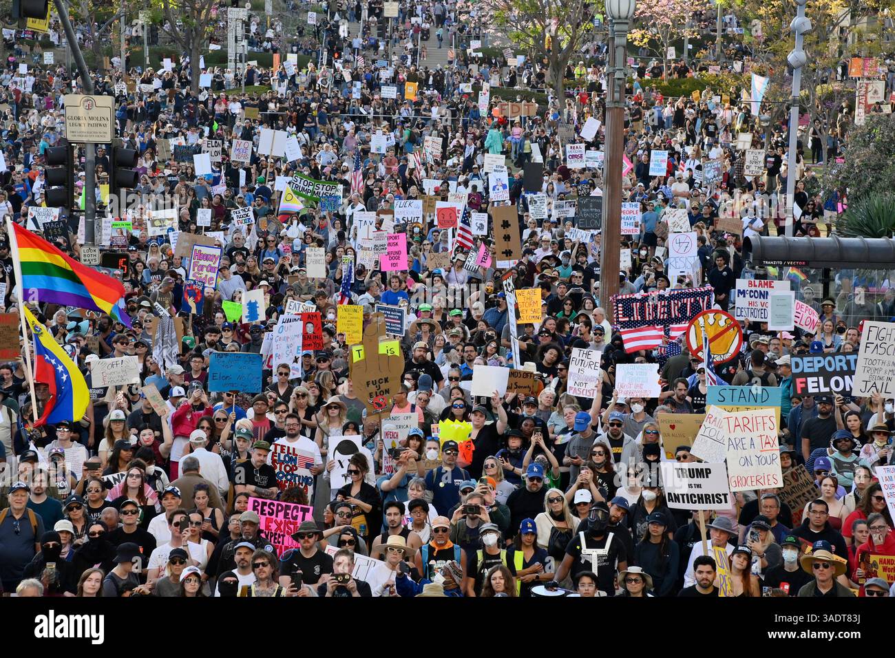 Los Angeles, United States. 05th Apr, 2025. Thousands of protesters ...