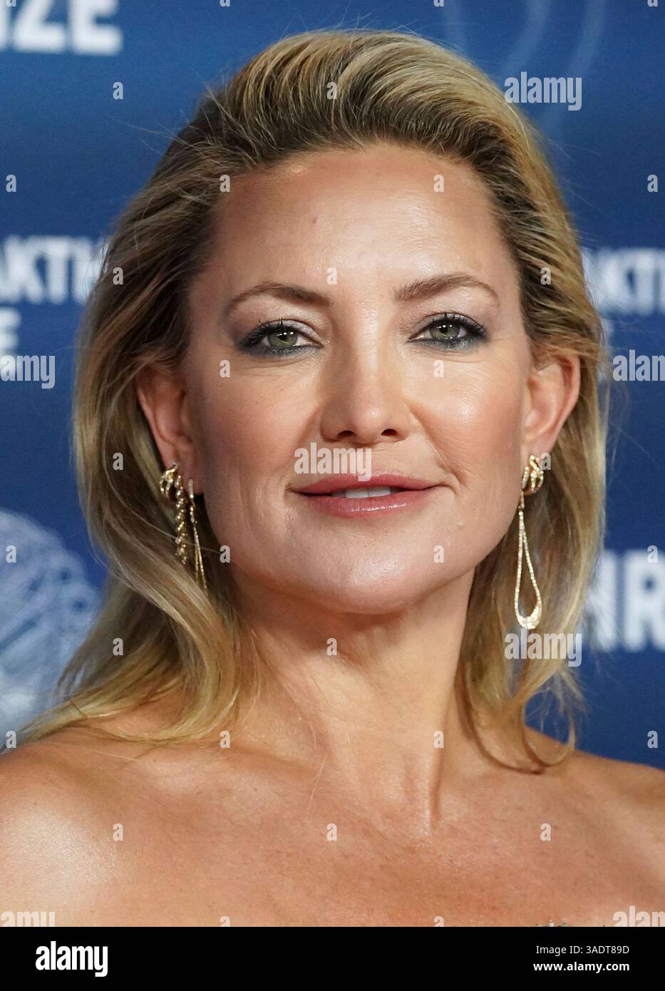 Kate Hudson arrives at the 11th Breakthrough Prize Ceremony on Saturday ...