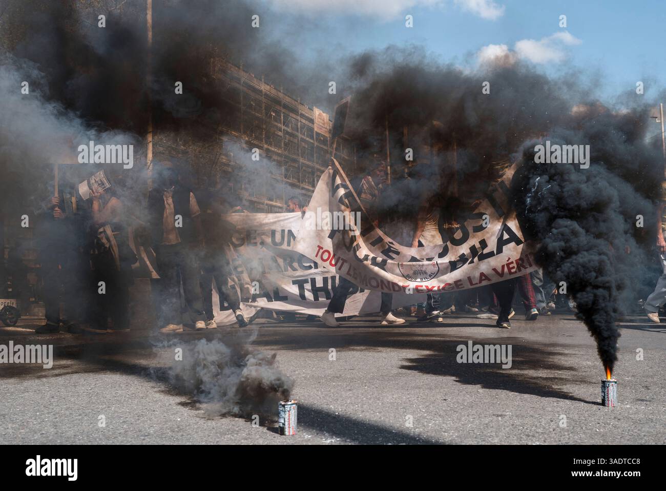 Toulouse, France. 05th Apr, 2025. Black smoke bombs as the march ...