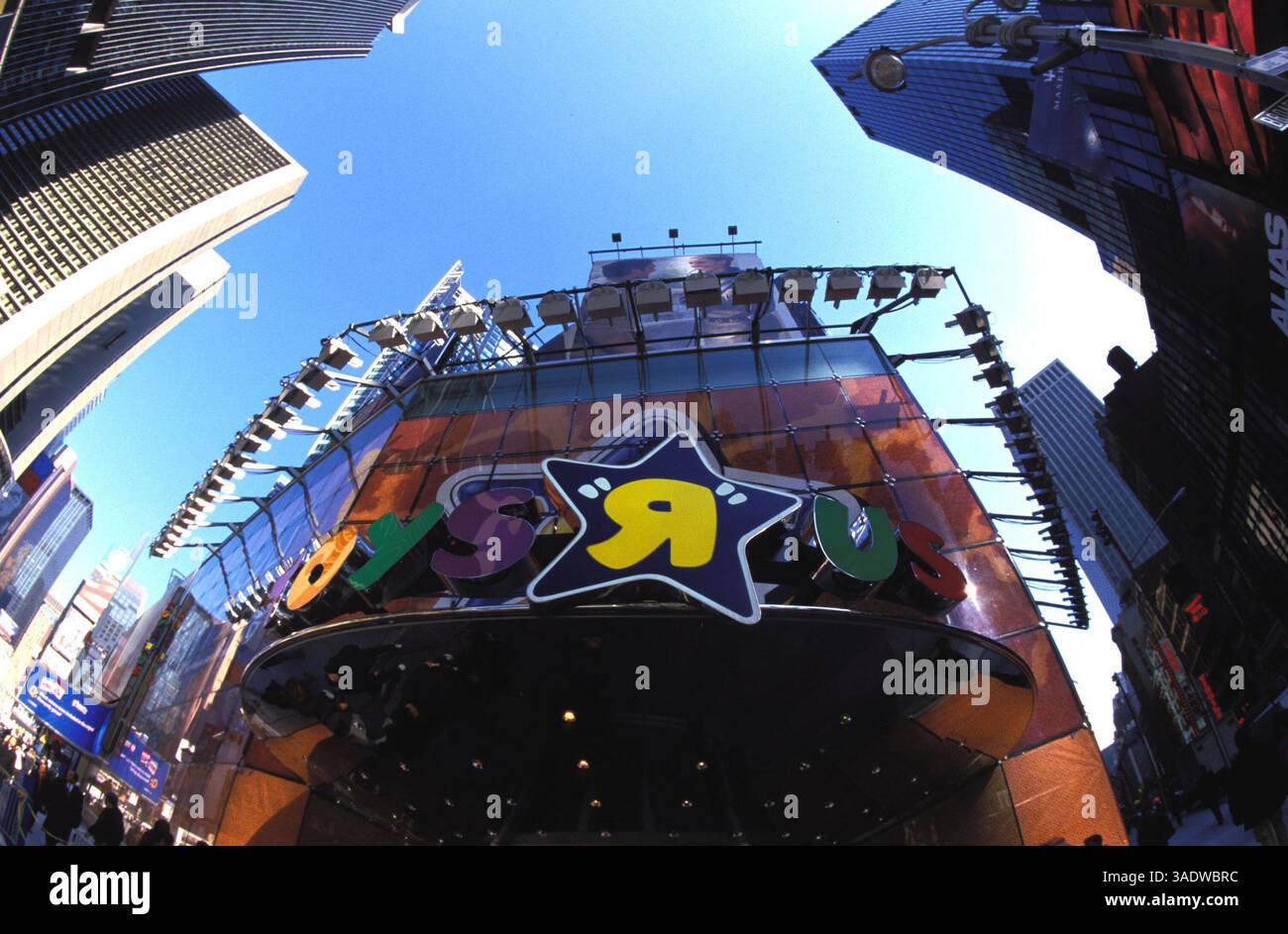 Nov 17, 2001; New York, NY, USA; The exterior of the Toys 'R' Us ...