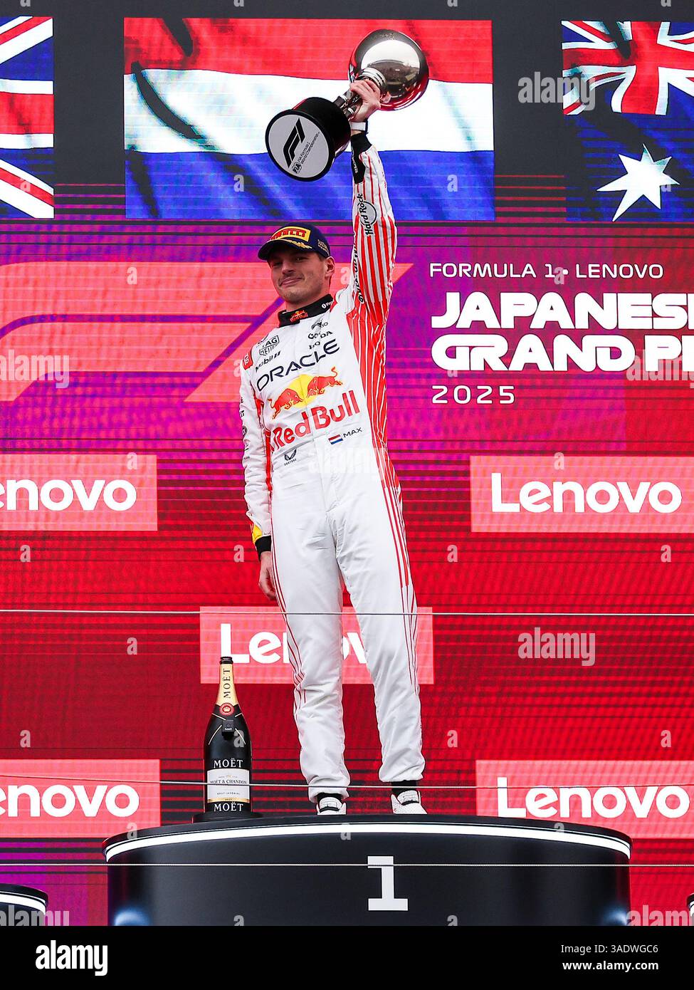 VERSTAPPEN Max (ned), Red Bull Racing RB21, portrait, podium ...