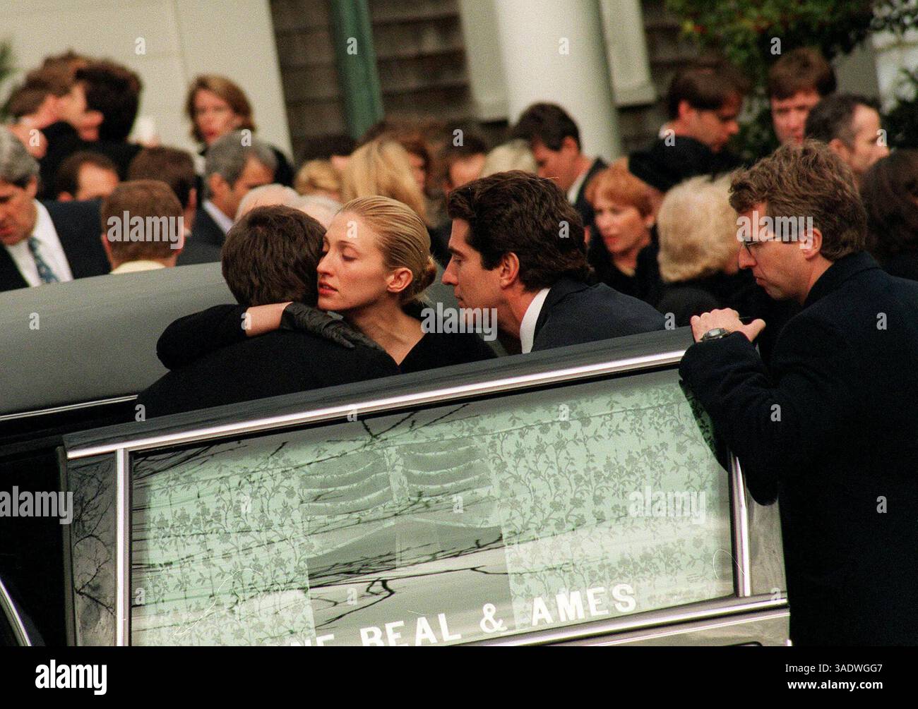 1997 - John F. Kennedy Jr and wife Carolyn Bessette Kennedy The Kennedy ...