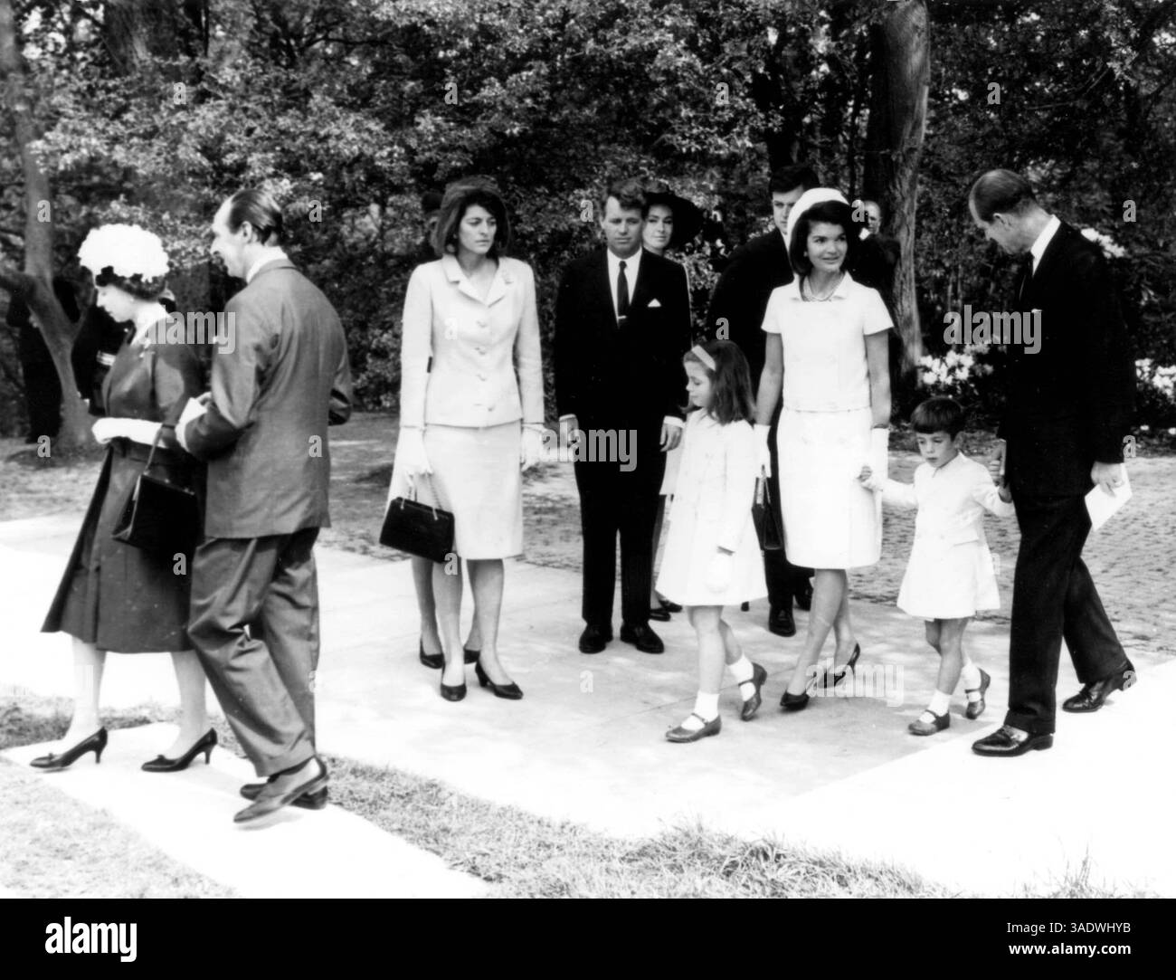 JACKIE KENNEDY WITH JOHN JR. AND CAROLINE, ROBERT KENNEDY, THE QUEEN ...