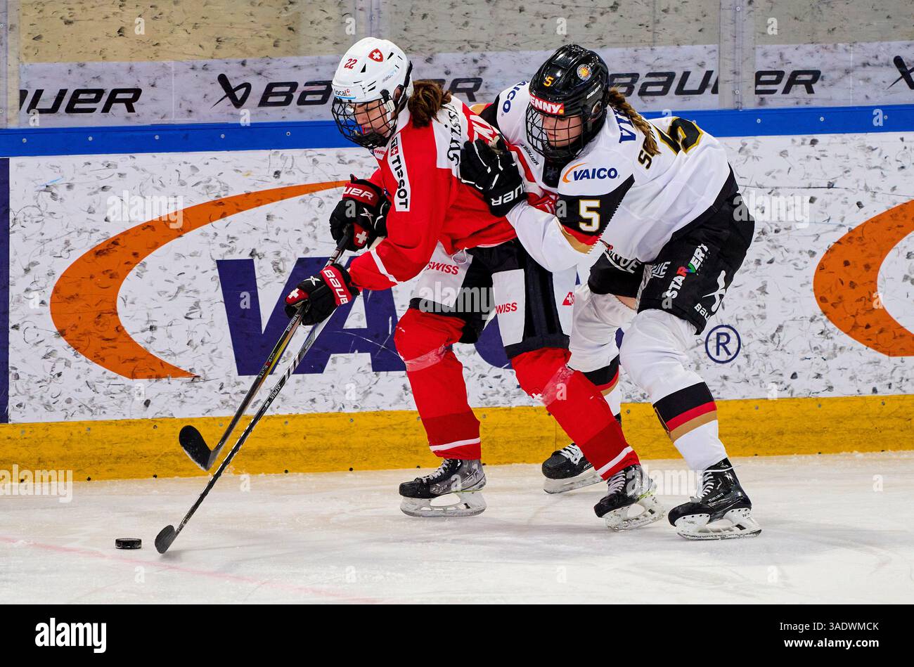 Charlott Schaffrath, DEB Damen Nr. 5 compete, zweikampf, fight for the puck against at the DEB ...