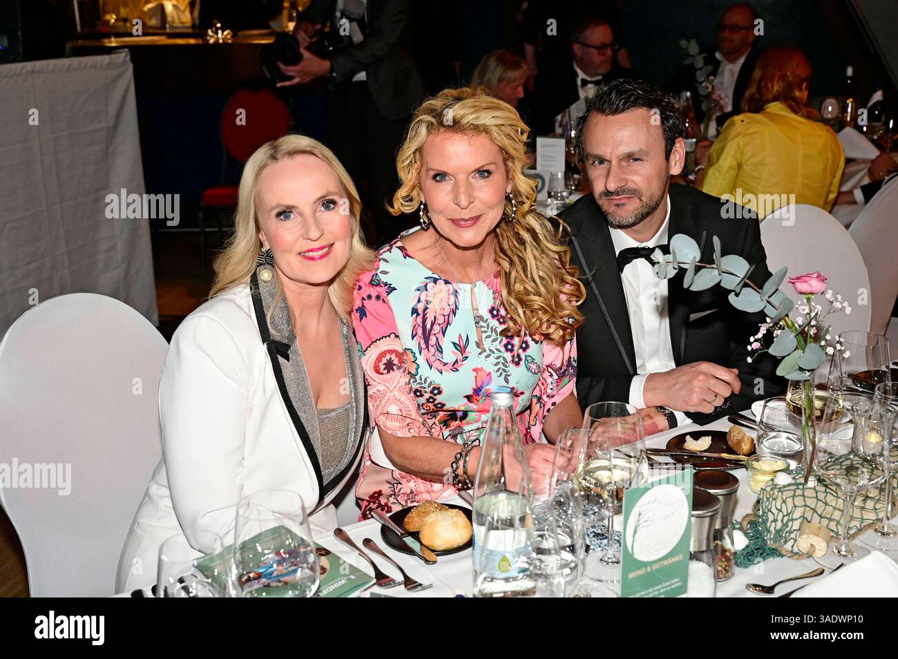 Anja Petzold, Victoria Herrmann und Ehemann David Böthig bei der 8 ...