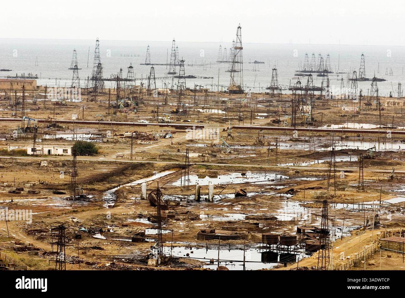Nov 06, 2005; Baku, Azerbaijan; Oil fields on the outskirts of Baku ...