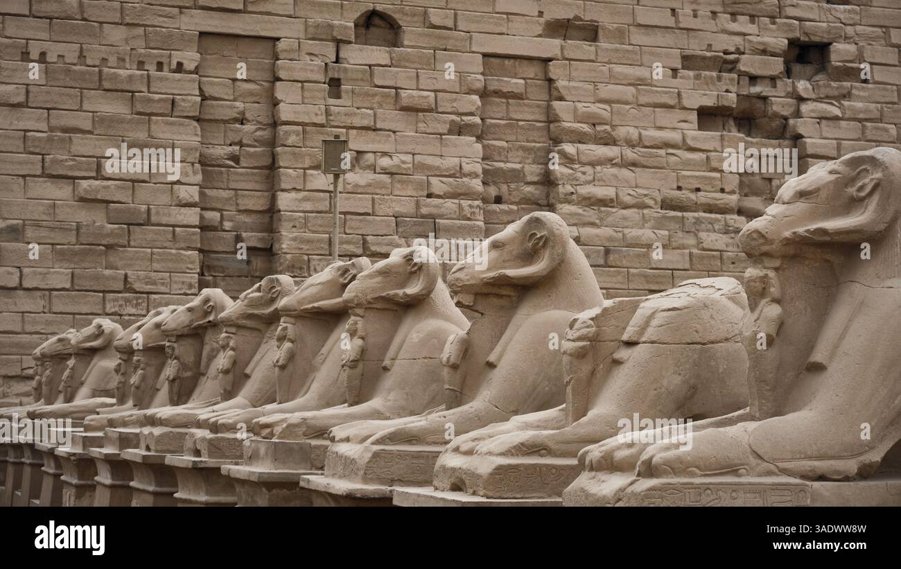 Statues in ancient karnak temple hi-res stock photography and images ...