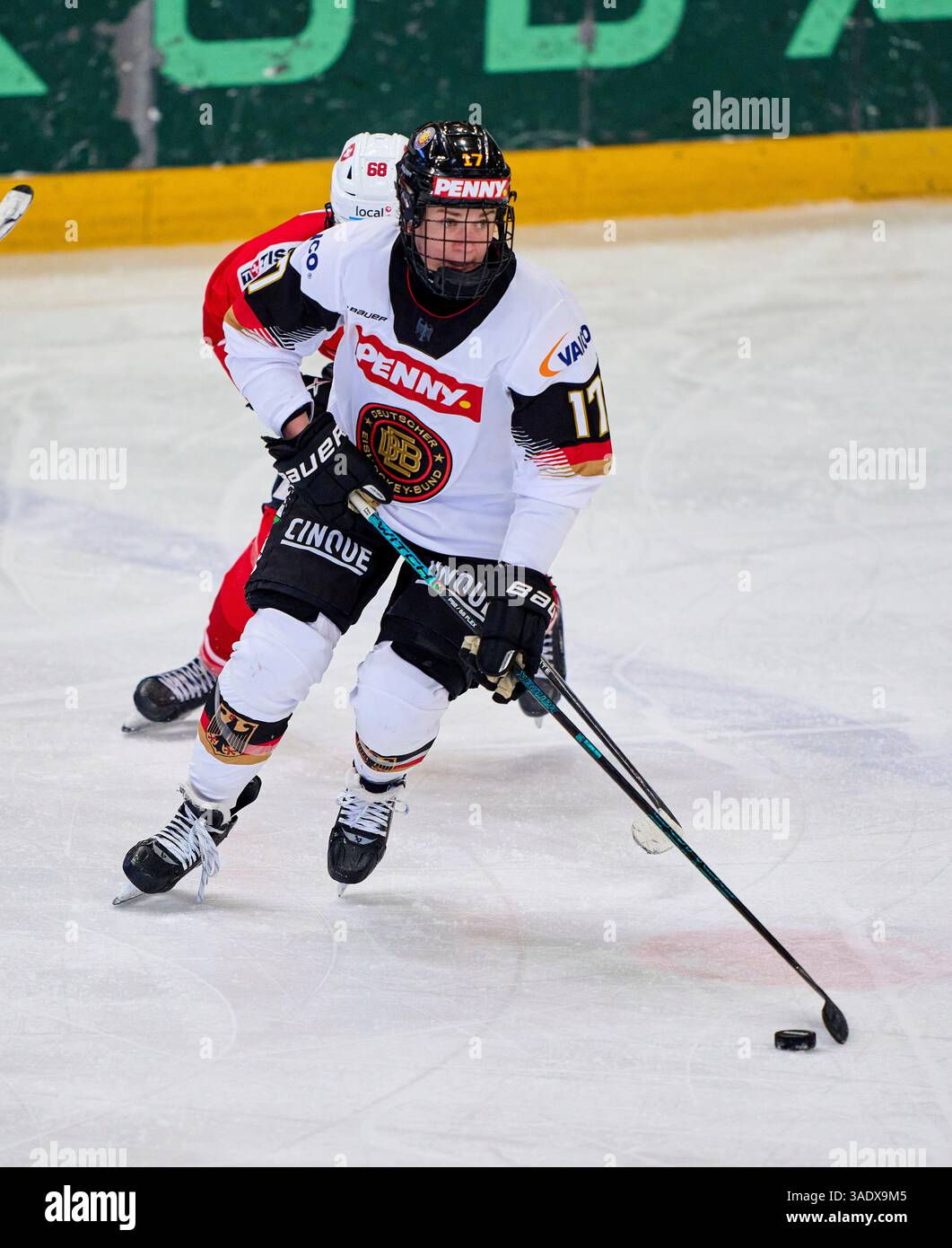 Emily Nix, DEB Damen Nr. 17 at the DEB women trainings match ...