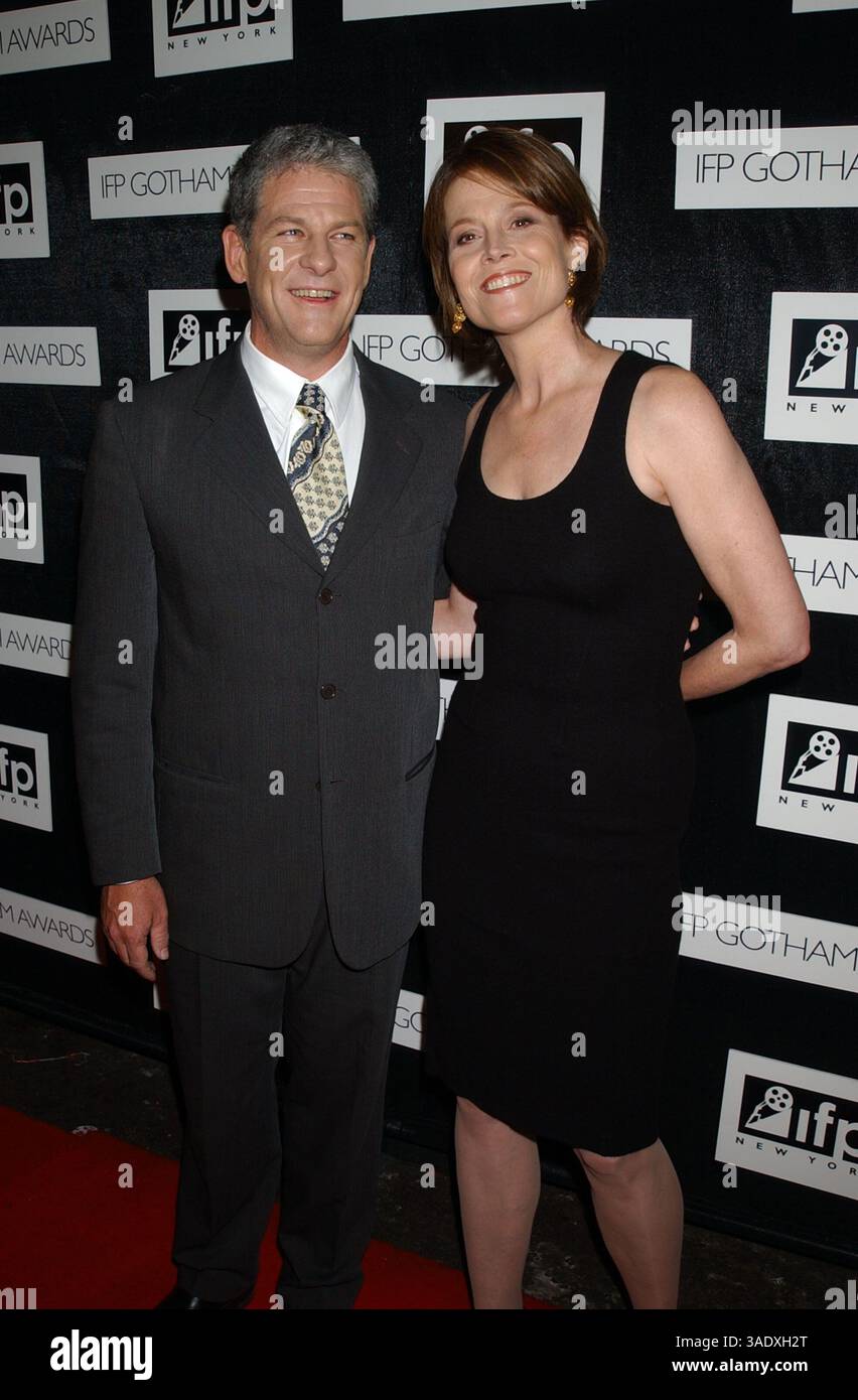 Jim simpson and sigourney weaver hi-res stock photography and images ...