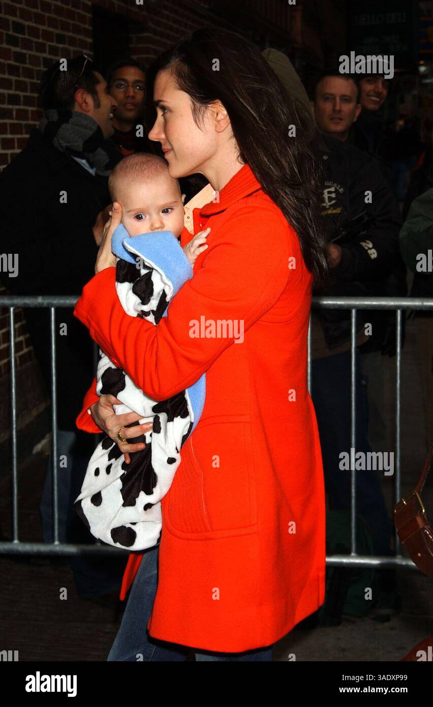 Jennifer connelly and stellan bettany hi-res stock photography and ...
