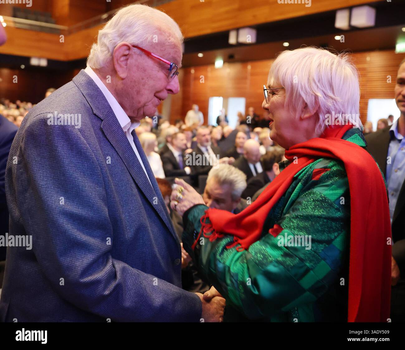 Weimar, Germany. 06th Apr, 2025. Natali Fürst (l), President of the ...