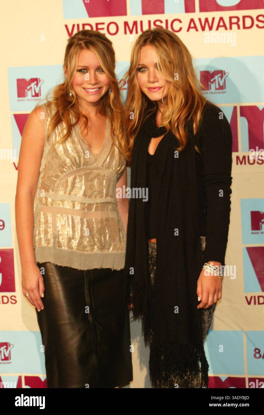 Aug 29, 2002; New York, NY, USA; Actresses MARY-KATE & ASHLEY OLSEN ...
