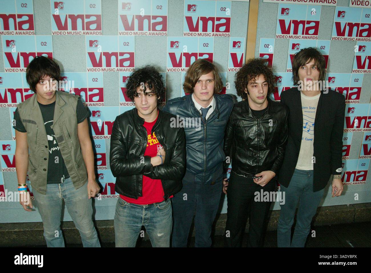 The strokes band 2002 hi-res stock photography and images - Alamy