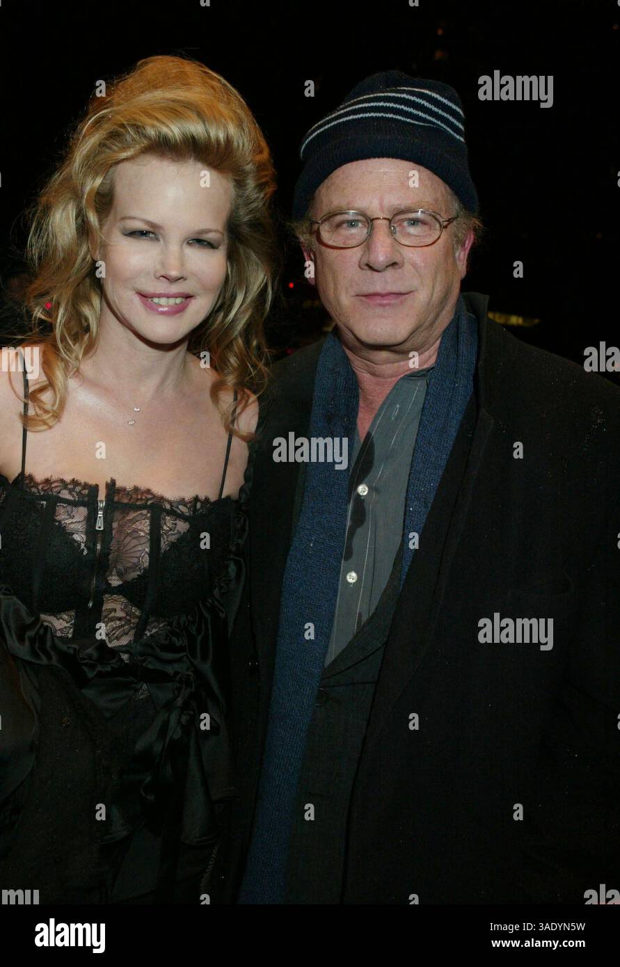Feb 03, 2004; New York, NY, USA; KIM & singerART GARFUNKEL at the New ...