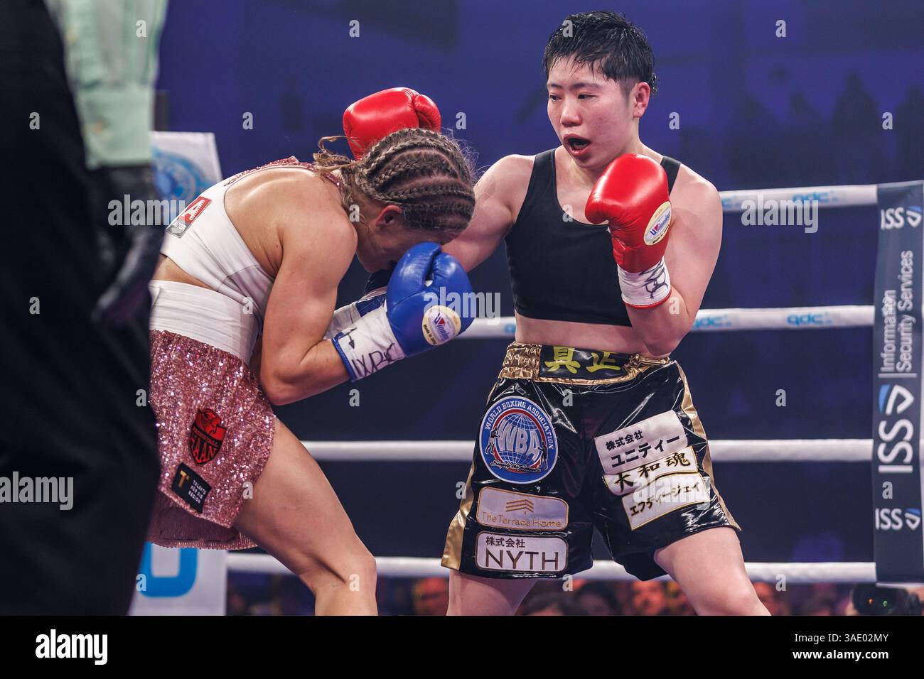 Potsdam, Germany. 06th Apr, 2025. Boxing: WBC, WBA, WBO, IBF World Atomweight Championship ...